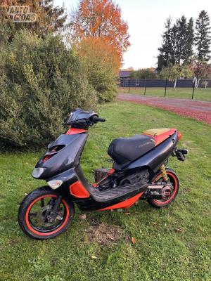 Black Aprilia SR 2007 in Silute, with an engine capacity of 0.05 L and mileage of 0 thousand km for 399 €, photo 3 on AUTOMOTO.COM.LV