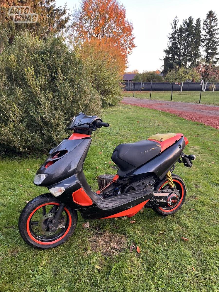 Black Aprilia SR 2007 in Silute, with an engine capacity of 0.05 L and mileage of 0 thousand km for 399 €, photo 3 on AUTOMOTO.COM.LV