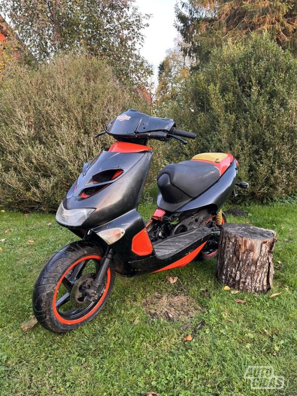 Black Aprilia SR 2007 in Silute, with an engine capacity of 0.05 L and mileage of 0 thousand km for 399 €, photo 4 on AUTOMOTO.COM.LV