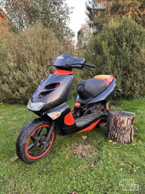 Black Aprilia SR 2007 in Silute, with an engine capacity of 0.05 L and mileage of 0 thousand km for 399 €, photo 4 on AUTOMOTO.COM.LV