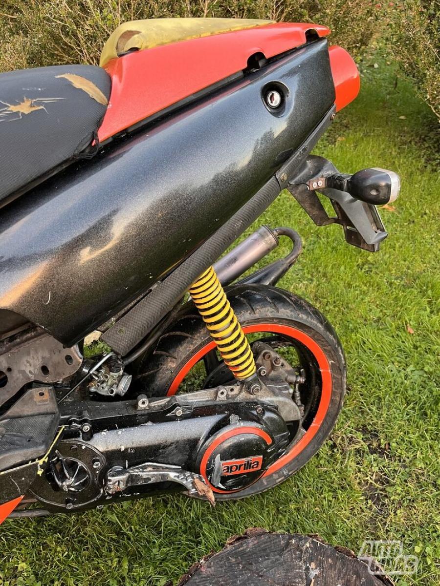 Black Aprilia SR 2007 in Silute, with an engine capacity of 0.05 L and mileage of 0 thousand km for 399 €, photo 5 on AUTOMOTO.COM.LV