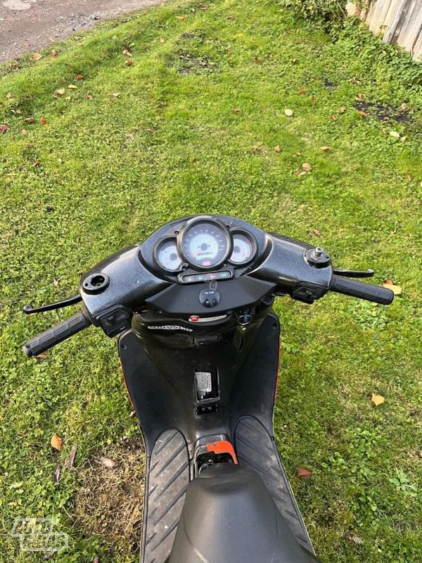 Black Aprilia SR 2007 in Silute, with an engine capacity of 0.05 L and mileage of 0 thousand km for 399 €, photo 6 on AUTOMOTO.COM.LV