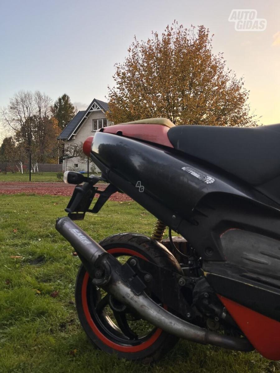 Black Aprilia SR 2007 in Silute, with an engine capacity of 0.05 L and mileage of 0 thousand km for 399 €, photo 7 on AUTOMOTO.COM.LV