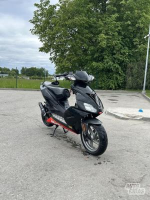 Black Aprilia SR 2008 in Kaunas, with an engine capacity of 0.05 L and mileage of 12 thousand km for 1050 €, photo 3 on AUTOMOTO.COM.LV