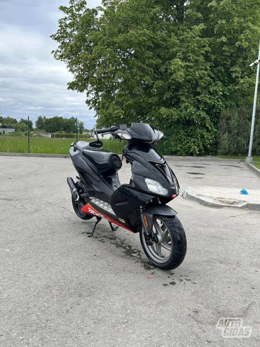 Black Aprilia SR 2008 in Kaunas, with an engine capacity of 0.05 L and mileage of 12 thousand km for 1050 €, photo 3 on AUTOMOTO.COM.LV