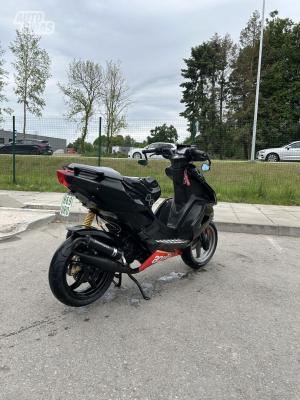 Black Aprilia SR 2008 in Kaunas, with an engine capacity of 0.05 L and mileage of 12 thousand km for 1050 €, photo 5 on AUTOMOTO.COM.LV