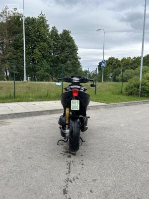 Black Aprilia SR 2008 in Kaunas, with an engine capacity of 0.05 L and mileage of 12 thousand km for 1050 €, photo 6 on AUTOMOTO.COM.LV