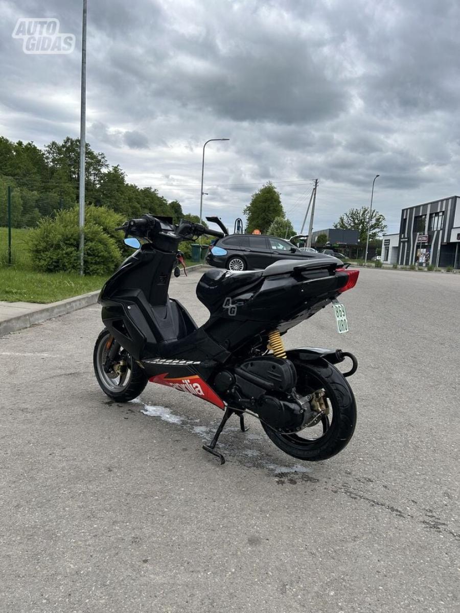 Black Aprilia SR 2008 in Kaunas, with an engine capacity of 0.05 L and mileage of 12 thousand km for 1050 €, photo 7 on AUTOMOTO.COM.LV