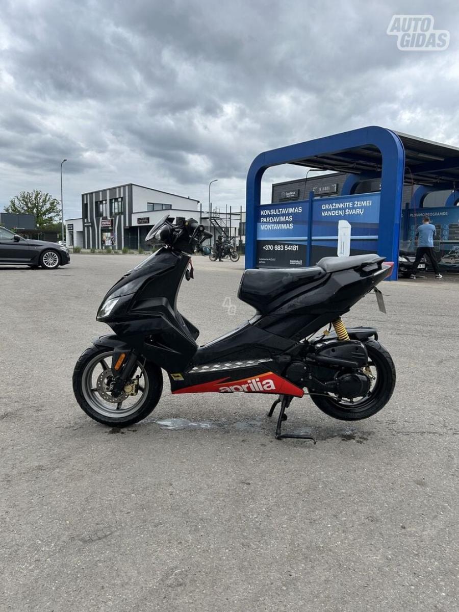 Black Aprilia SR 2008 in Kaunas, with an engine capacity of 0.05 L and mileage of 12 thousand km for 1050 €, photo 8 on AUTOMOTO.COM.LV