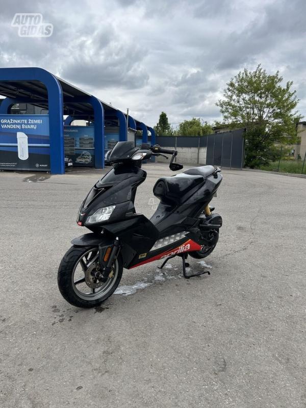 Black Aprilia SR 2008 in Kaunas, with an engine capacity of 0.05 L and mileage of 12 thousand km for 1050 €, photo 8 on AUTOMOTO.COM.LV