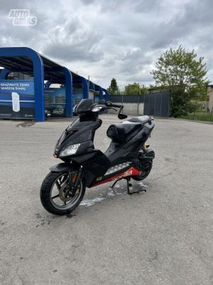 Black Aprilia SR 2008 in Kaunas, with an engine capacity of 0.05 L and mileage of 12 thousand km for 1050 €, photo 9 on AUTOMOTO.COM.LV