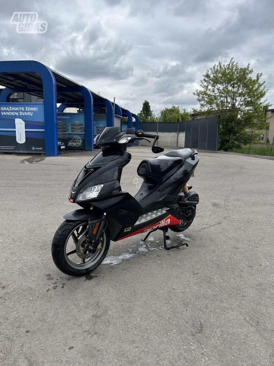 Black Aprilia SR 2008 in Kaunas, with an engine capacity of 0.05 L and mileage of 12 thousand km for 1050 €, photo 9 on AUTOMOTO.COM.LV
