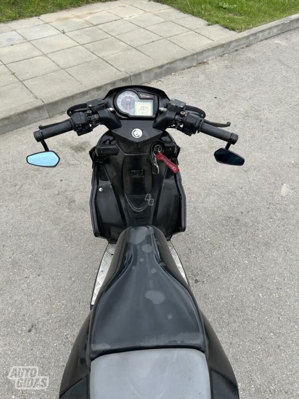 Black Aprilia SR 2008 in Kaunas, with an engine capacity of 0.05 L and mileage of 12 thousand km for 1050 €, photo 9 on AUTOMOTO.COM.LV