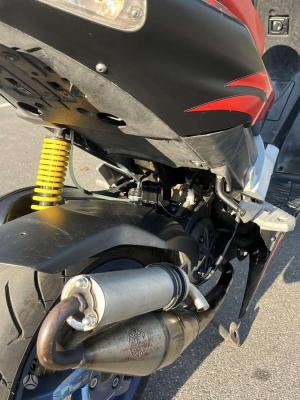 Melns Aprilia SR 2008 Viļņa, ar dzinēja tilpumu 49.00 L un nobraukumu 17 tūkst. km par 1350 €, foto 11 vietnē AUTOMOTO.COM.LV