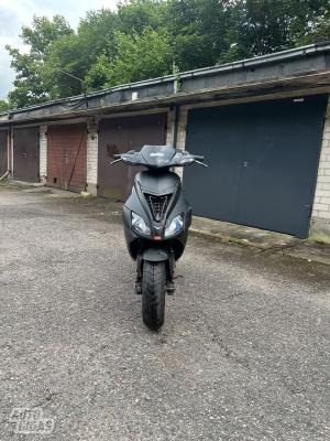 Black Aprilia SR 2009 in Kaunas, with an engine capacity of 0.05 L and mileage of 9 thousand km for 1050 €, photo  on AUTOMOTO.COM.LV
