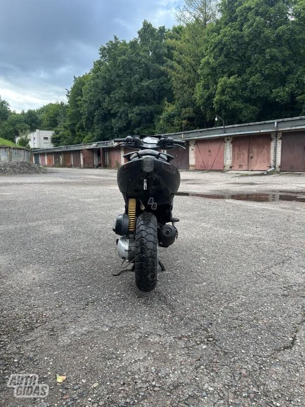 Melns Aprilia SR 2009 Kauņa, ar dzinēja tilpumu 0.05 L un nobraukumu 9 tūkst. km par 1050 €, foto 5 vietnē AUTOMOTO.COM.LV