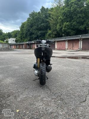 Black Aprilia SR 2009 in Kaunas, with an engine capacity of 0.05 L and mileage of 9 thousand km for 1050 €, photo 6 on AUTOMOTO.COM.LV