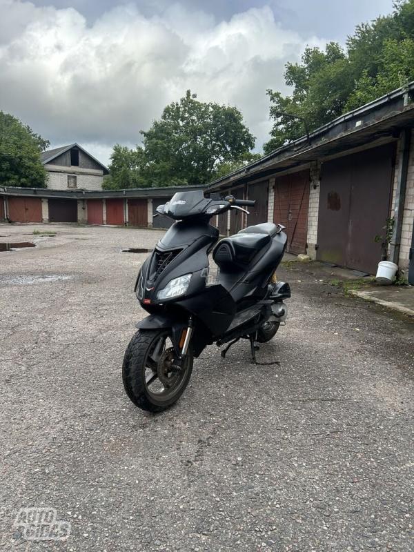 Melns Aprilia SR 2009 Kauņa, ar dzinēja tilpumu 0.05 L un nobraukumu 9 tūkst. km par 1050 €, foto 8 vietnē AUTOMOTO.COM.LV
