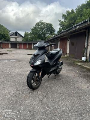 Black Aprilia SR 2009 in Kaunas, with an engine capacity of 0.05 L and mileage of 9 thousand km for 1050 €, photo 9 on AUTOMOTO.COM.LV