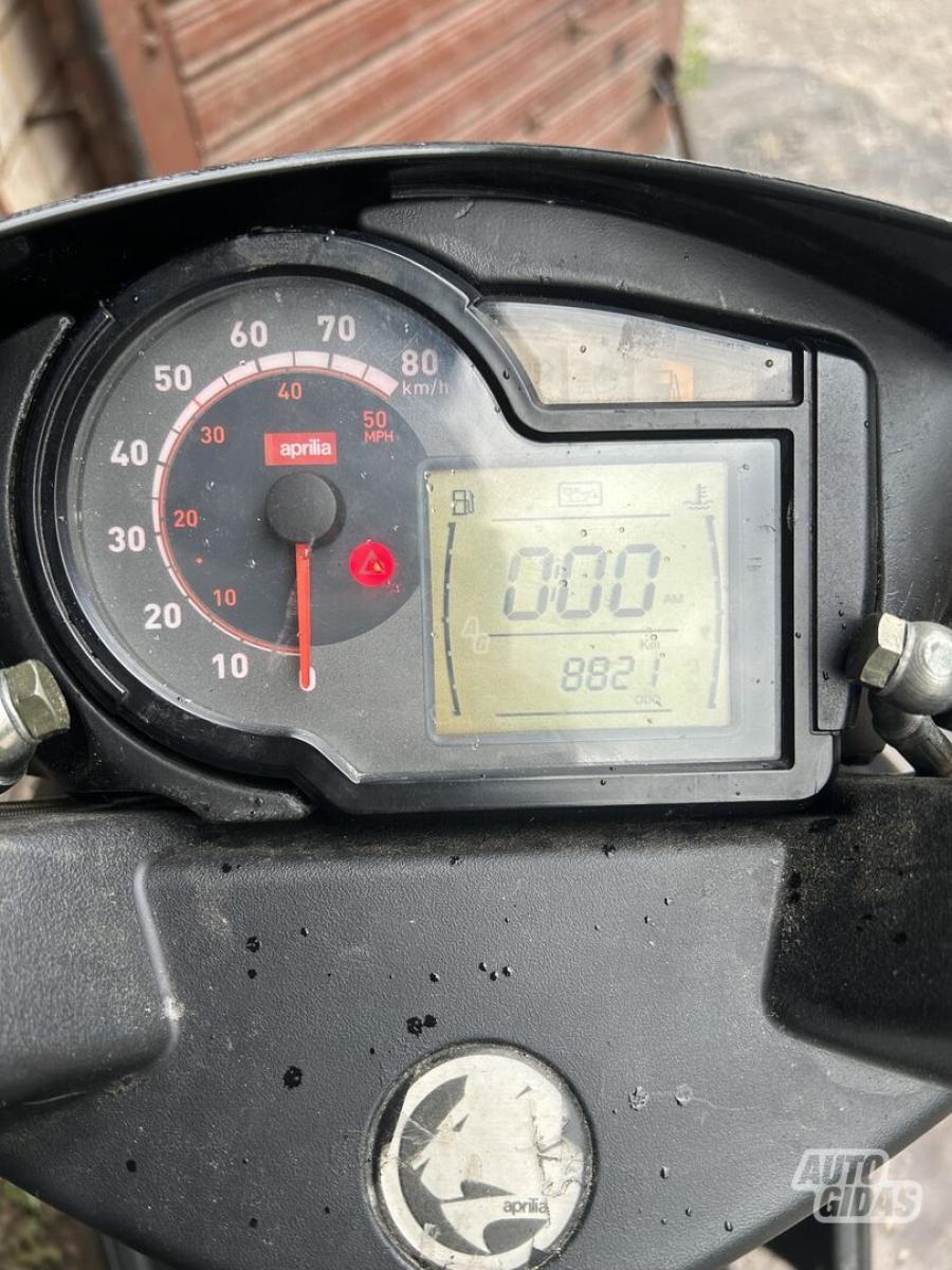 Black Aprilia SR 2009 in Kaunas, with an engine capacity of 0.05 L and mileage of 9 thousand km for 1050 €, photo 10 on AUTOMOTO.COM.LV