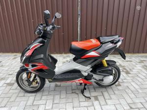 Black Aprilia SR 2009 in Kaunas, with an engine capacity of 49.00 L and mileage of 19 thousand km for 1450 €, photo 6 on AUTOMOTO.COM.LV