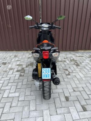 Black Aprilia SR 2009 in Kaunas, with an engine capacity of 49.00 L and mileage of 19 thousand km for 1450 €, photo 9 on AUTOMOTO.COM.LV