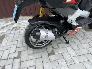 Black Aprilia SR 2009 in Kaunas, with an engine capacity of 49.00 L and mileage of 19 thousand km for 1450 €, photo 10 on AUTOMOTO.COM.LV