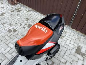 Black Aprilia SR 2009 in Kaunas, with an engine capacity of 49.00 L and mileage of 19 thousand km for 1450 €, photo 13 on AUTOMOTO.COM.LV