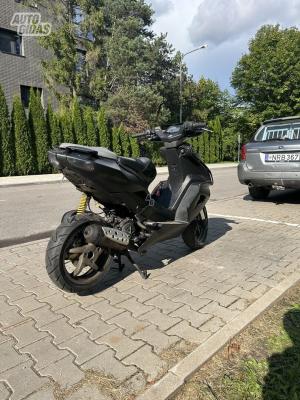 Melns Aprilia SR 2009 Kauņa, ar dzinēja tilpumu 0.05 L un nobraukumu 9 tūkst. km par 1000 €, foto 5 vietnē AUTOMOTO.COM.LV