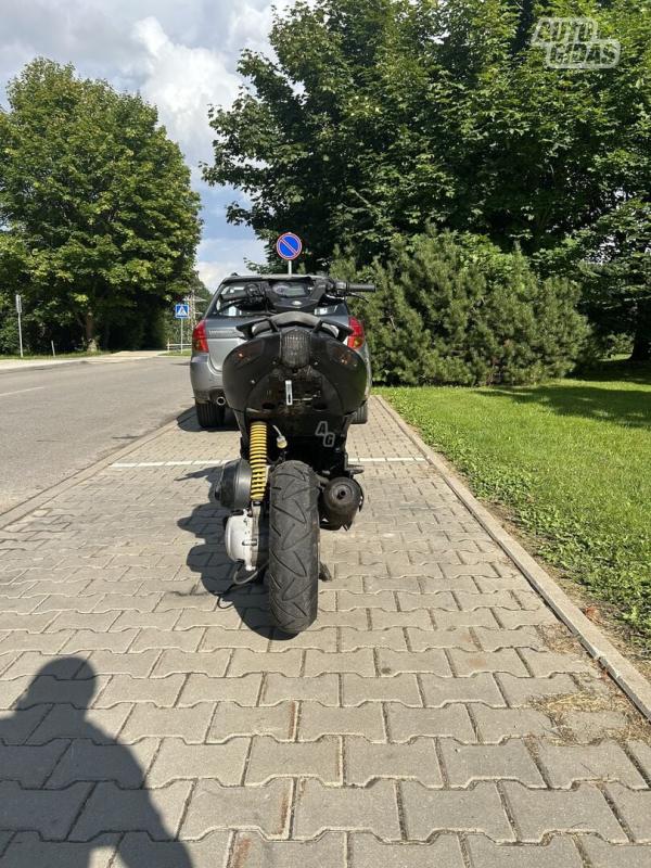 Black Aprilia SR 2009 in Kaunas, with an engine capacity of 0.05 L and mileage of 9 thousand km for 1000 €, photo 5 on AUTOMOTO.COM.LV