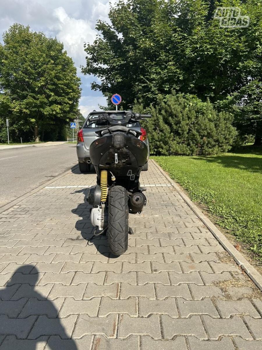 Melns Aprilia SR 2009 Kauņa, ar dzinēja tilpumu 0.05 L un nobraukumu 9 tūkst. km par 1000 €, foto 6 vietnē AUTOMOTO.COM.LV