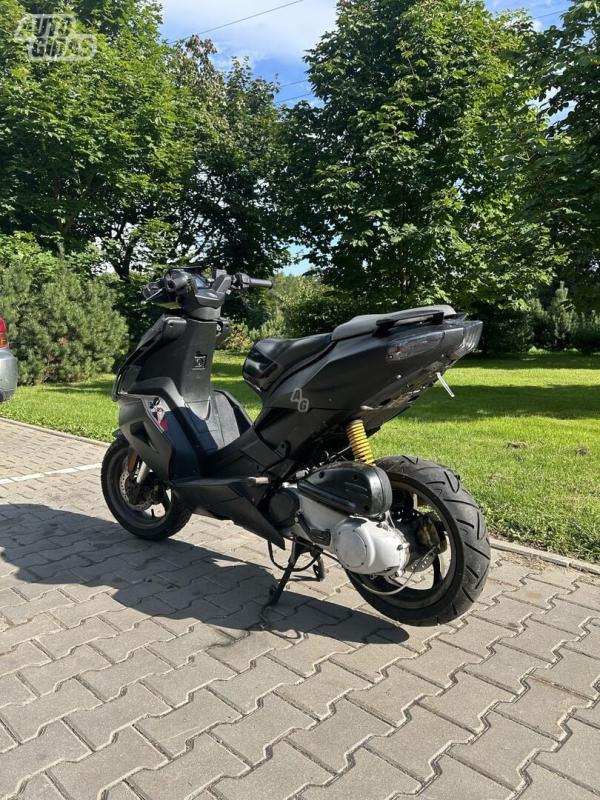 Black Aprilia SR 2009 in Kaunas, with an engine capacity of 0.05 L and mileage of 9 thousand km for 1000 €, photo 6 on AUTOMOTO.COM.LV