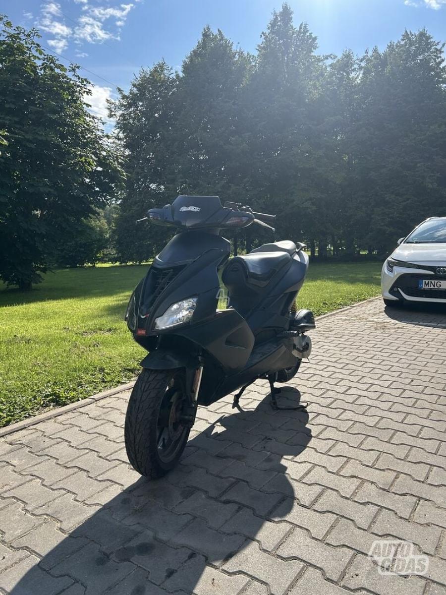 Melns Aprilia SR 2009 Kauņa, ar dzinēja tilpumu 0.05 L un nobraukumu 9 tūkst. km par 1000 €, foto 9 vietnē AUTOMOTO.COM.LV