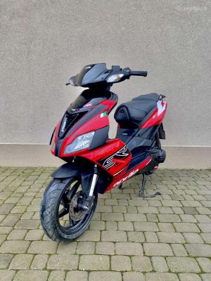 Black Aprilia SR 2011 in Alytus, with an engine capacity of 50.00 L and mileage of 38 thousand km for 1645 €, photo  on AUTOMOTO.COM.LV