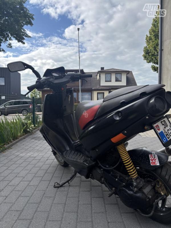 Black Aprilia SR 2011 in Silale, with an engine capacity of 0.07 L and mileage of 0 thousand km for 1250 €, photo 5 on AUTOMOTO.COM.LV