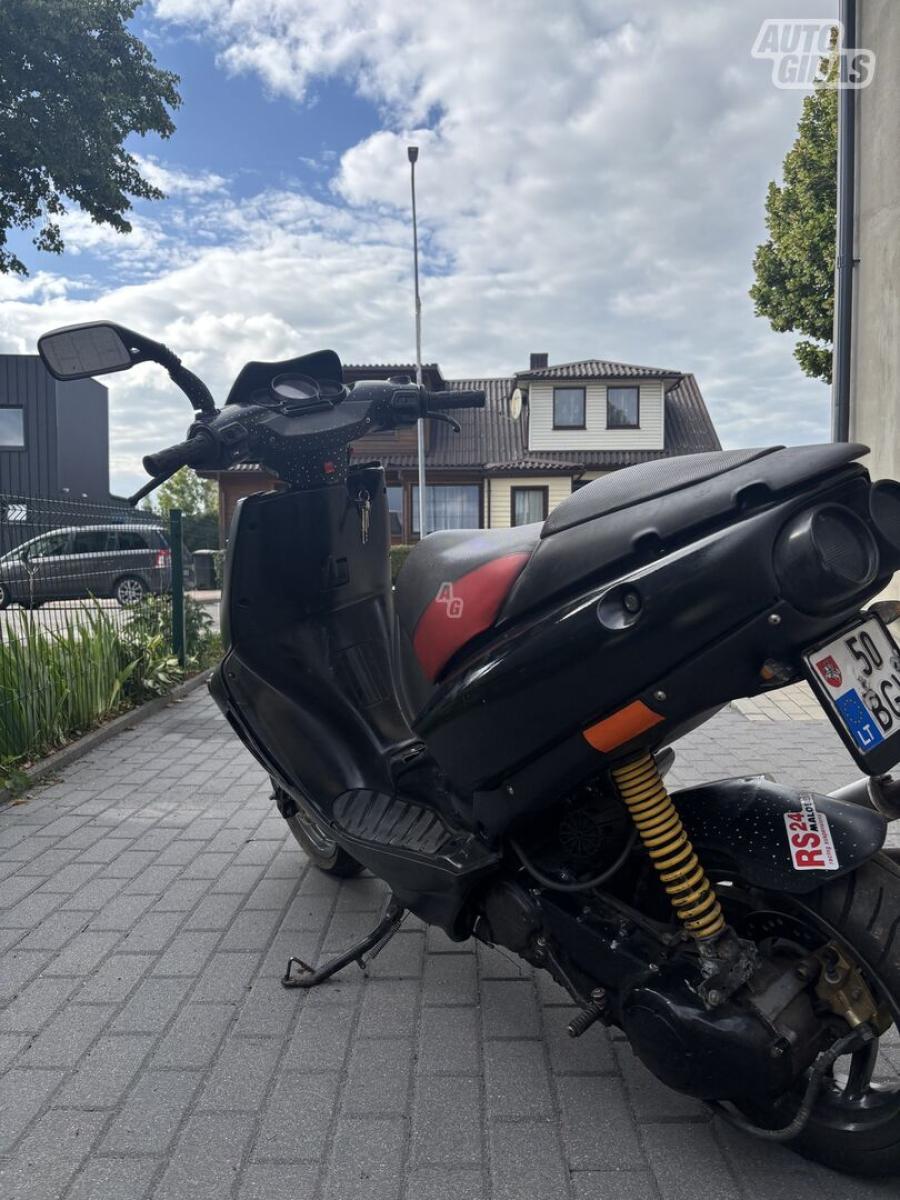 Black Aprilia SR 2011 in Silale, with an engine capacity of 0.07 L and mileage of 0 thousand km for 1250 €, photo 5 on AUTOMOTO.COM.LV
