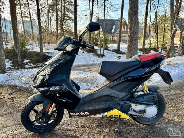 Black Aprilia SR 2012 in Vilnius, with an engine capacity of 0.05 L and mileage of 19 thousand km for 1400 €, photo 3 on AUTOMOTO.COM.LV