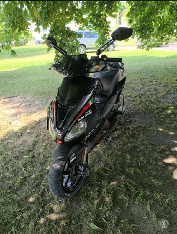 Черный Априлия SR 2012 в Вильнюс, объемом двигателя 50.00 л и пробегом 13 тыс. км за 1800 €, фото 1 на AUTOMOTO.COM.LV