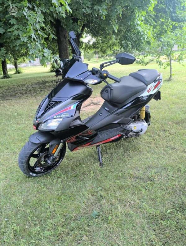 Черный Априлия SR 2012 в Вильнюс, объемом двигателя 50.00 л и пробегом 13 тыс. км за 1800 €, фото 6 на AUTOMOTO.COM.LV