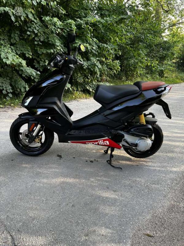 Black Aprilia SR 2012 in Klaipeda, with an engine capacity of 50.00 L and mileage of 23 thousand km for 1470 €, photo 8 on AUTOMOTO.COM.LV