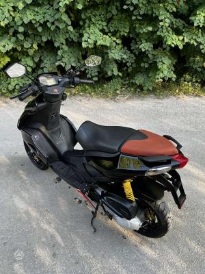 Melns Aprilia SR 2012 Klaipėda, ar dzinēja tilpumu 50.00 L un nobraukumu 23 tūkst. km par 1470 €, foto 11 vietnē AUTOMOTO.COM.LV