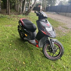Black Aprilia SR 2012 in Vilnius, with an engine capacity of 0.05 L and mileage of 0 thousand km for 999 €, photo  on AUTOMOTO.COM.LV