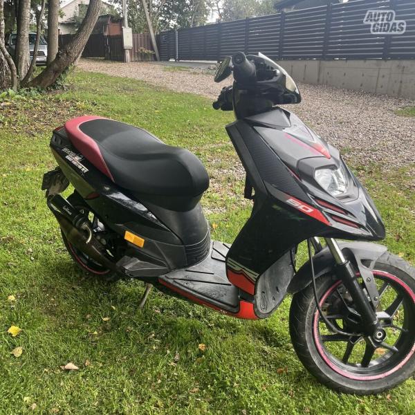 Black Aprilia SR 2012 in Vilnius, with an engine capacity of 0.05 L and mileage of 0 thousand km for 999 €, photo 4 on AUTOMOTO.COM.LV