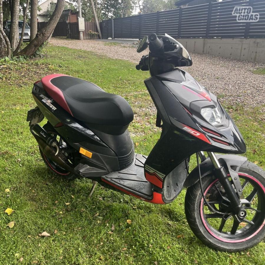 Black Aprilia SR 2012 in Vilnius, with an engine capacity of 0.05 L and mileage of 0 thousand km for 999 €, photo 4 on AUTOMOTO.COM.LV