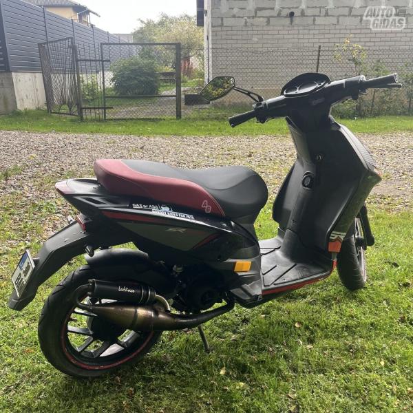 Black Aprilia SR 2012 in Vilnius, with an engine capacity of 0.05 L and mileage of 0 thousand km for 999 €, photo 5 on AUTOMOTO.COM.LV