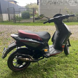 Black Aprilia SR 2012 in Vilnius, with an engine capacity of 0.05 L and mileage of 0 thousand km for 999 €, photo 5 on AUTOMOTO.COM.LV