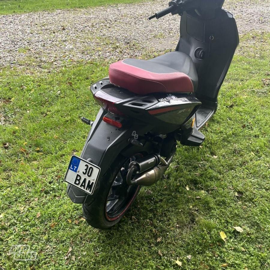 Black Aprilia SR 2012 in Vilnius, with an engine capacity of 0.05 L and mileage of 0 thousand km for 999 €, photo 6 on AUTOMOTO.COM.LV