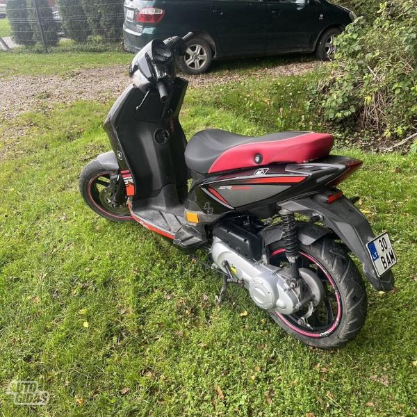 Black Aprilia SR 2012 in Vilnius, with an engine capacity of 0.05 L and mileage of 0 thousand km for 999 €, photo 7 on AUTOMOTO.COM.LV