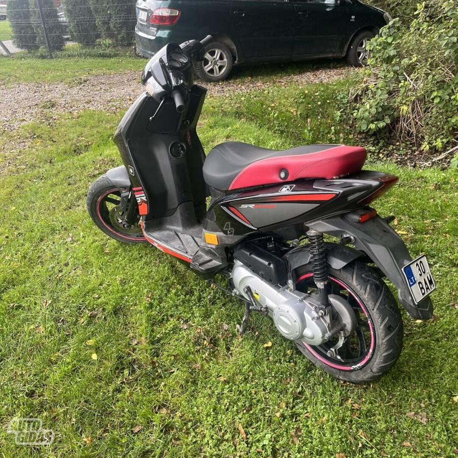 Black Aprilia SR 2012 in Vilnius, with an engine capacity of 0.05 L and mileage of 0 thousand km for 999 €, photo 7 on AUTOMOTO.COM.LV