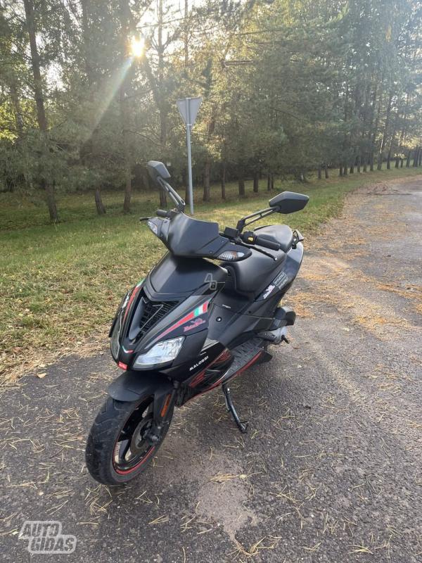 Melns Aprilia SR 2012 Vilkaviškis, ar dzinēja tilpumu 0.05 L un nobraukumu 31 tūkst. km par 1450 €, foto 3 vietnē AUTOMOTO.COM.LV